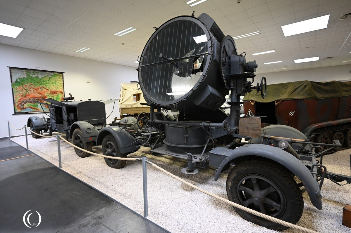150 cm FlaKscheinwerfer 34 auf Sd.Ah. 104 – German 150 cm Searchlight ...